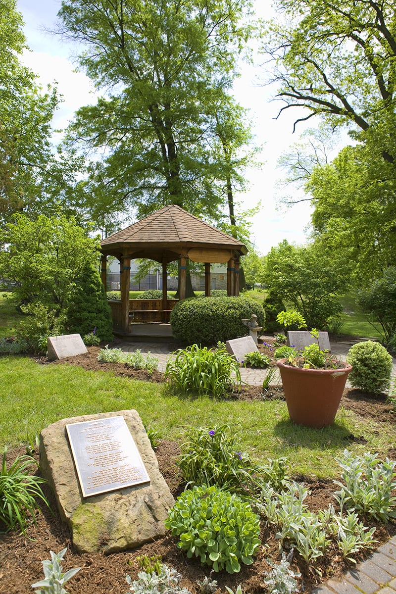 Creating a Memorial Garden Helps in Healing After a Loss | Woodlawn ...